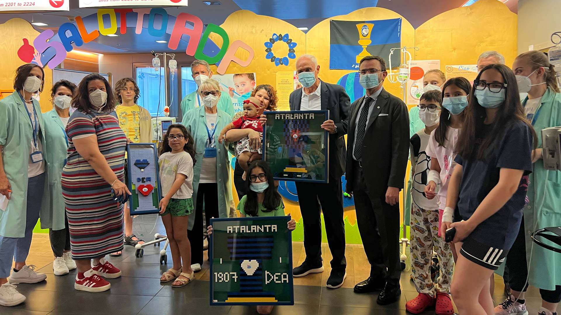 Il Presidente Percassi visita i reparti pediatrici del Giovanni XXIII ...